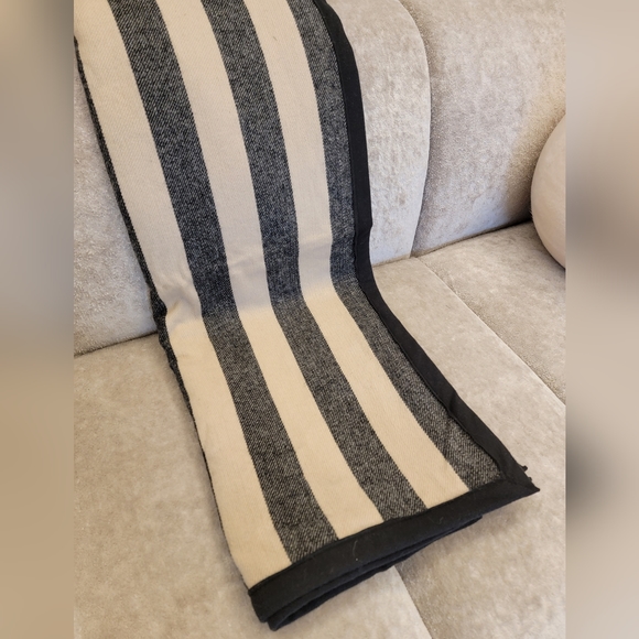 Etihad | Bedding | Etihad Airlines First Class Throw Blanket | Poshmark